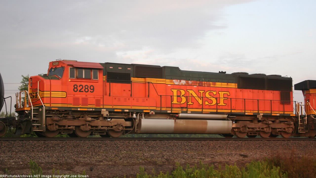 BNSF 8289